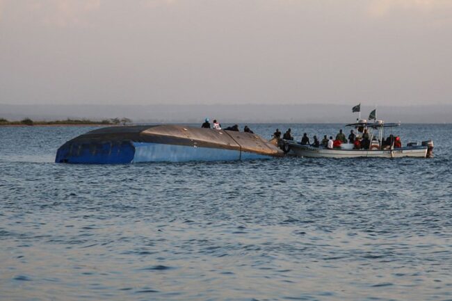 Congo: 50 dead as boat capsizes on lake